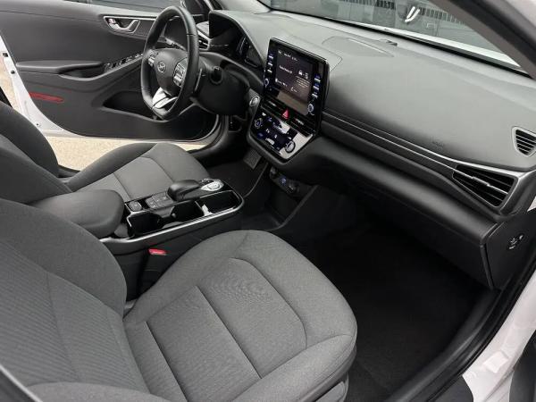 Balts Hyundai Ioniq 2021 Jelgava, ar dzinēja tilpumu 0.10 L un nobraukumu 47 tūkst. km par 16955 €, foto 7 vietnē AUTOMOTO.COM.LV