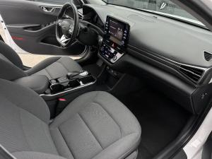 White Hyundai Ioniq 2021 in Jelgava, with an engine capacity of 0.10 L and mileage of 47 thousand km for 16955 €, photo 8 on AUTOMOTO.COM.LV