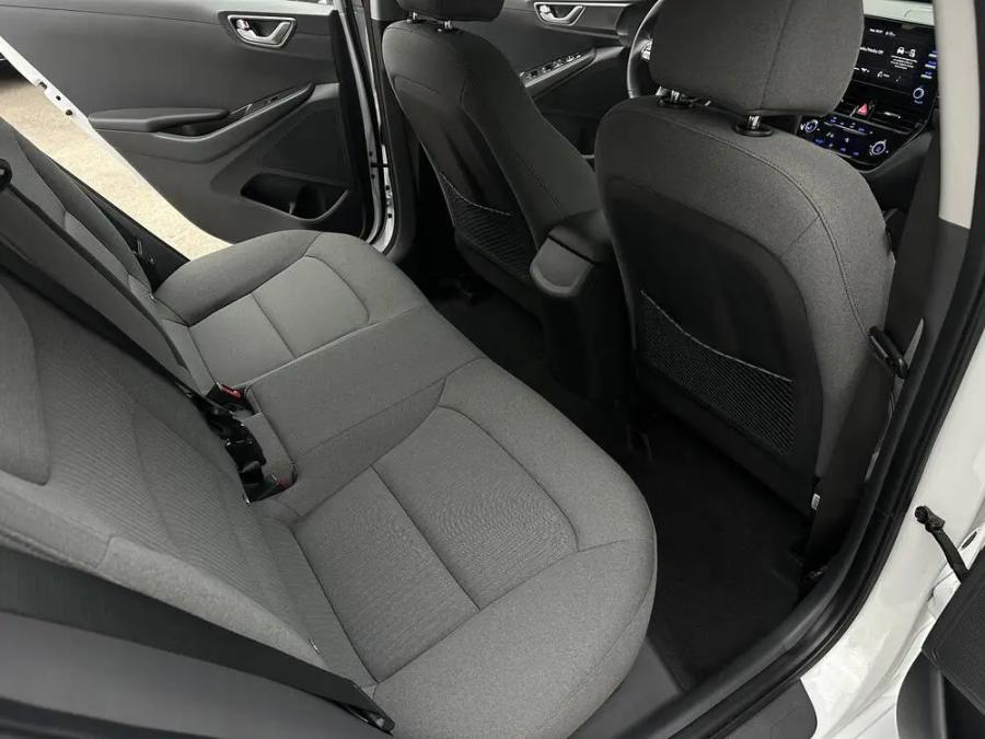 White Hyundai Ioniq 2021 in Jelgava, with an engine capacity of 0.10 L and mileage of 47 thousand km for 16955 €, photo 9 on AUTOMOTO.COM.LV