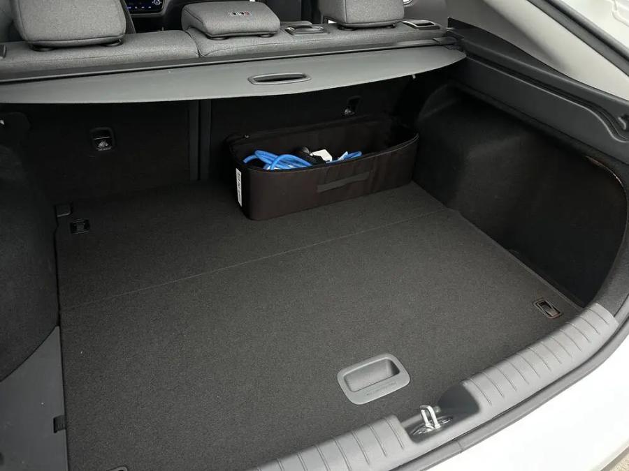 White Hyundai Ioniq 2021 in Jelgava, with an engine capacity of 0.10 L and mileage of 47 thousand km for 16955 €, photo 10 on AUTOMOTO.COM.LV