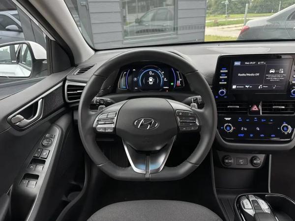 Balts Hyundai Ioniq 2021 Jelgava, ar dzinēja tilpumu 0.10 L un nobraukumu 47 tūkst. km par 16955 €, foto 10 vietnē AUTOMOTO.COM.LV