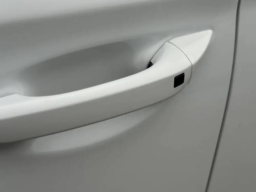 White Hyundai Ioniq 2021 in Jelgava, with an engine capacity of 0.10 L and mileage of 47 thousand km for 16955 €, photo 18 on AUTOMOTO.COM.LV