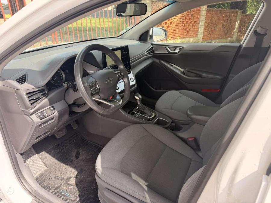 Balts Hyundai Ioniq 2021 Tauragė, ar dzinēja tilpumu 1.58 L un nobraukumu 332 tūkst. km par 9750 €, foto 10 vietnē AUTOMOTO.COM.LV