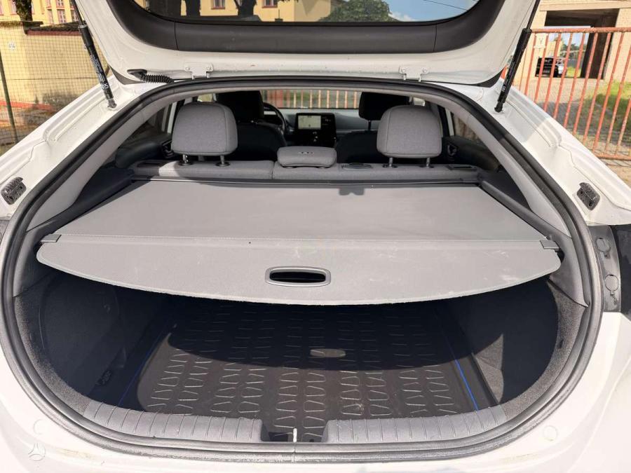 Balts Hyundai Ioniq 2021 Tauragė, ar dzinēja tilpumu 1.58 L un nobraukumu 332 tūkst. km par 9750 €, foto 18 vietnē AUTOMOTO.COM.LV