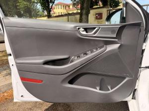 Balts Hyundai Ioniq 2021 Tauragė, ar dzinēja tilpumu 1.58 L un nobraukumu 332 tūkst. km par 9750 €, foto 19 vietnē AUTOMOTO.COM.LV