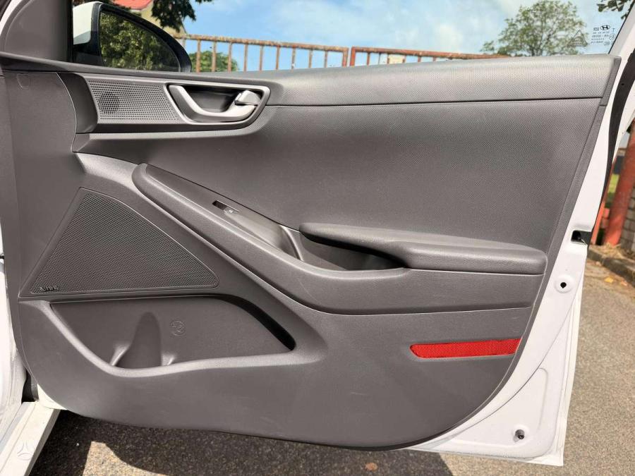 Balts Hyundai Ioniq 2021 Tauragė, ar dzinēja tilpumu 1.58 L un nobraukumu 332 tūkst. km par 9750 €, foto 21 vietnē AUTOMOTO.COM.LV