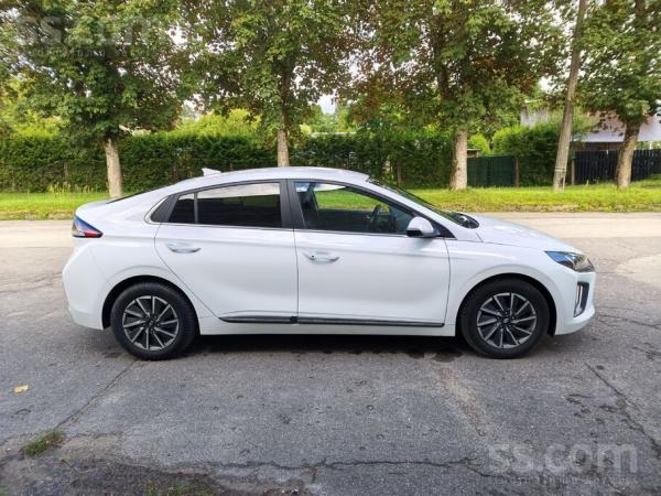 Белый Хендай Ioniq 2021 в Огре, объемом двигателя 1.60 л и пробегом 139 тыс. км за 16850 €, фото 4 на AUTOMOTO.COM.LV