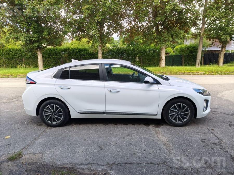 Balts Hyundai Ioniq 2021 Ogre, ar dzinēja tilpumu 1.60 L un nobraukumu 139 tūkst. km par 16850 €, foto 5 vietnē AUTOMOTO.COM.LV