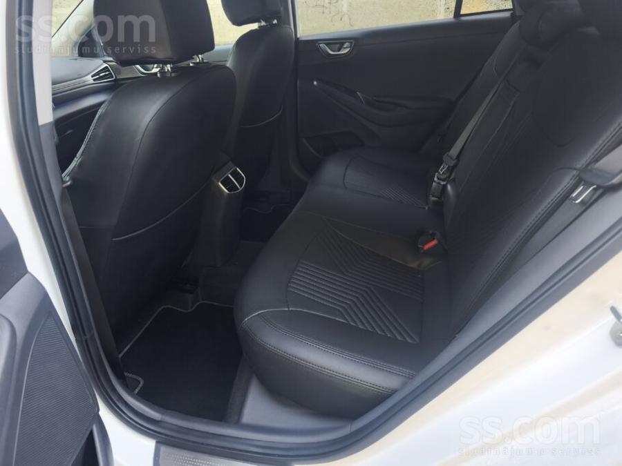 Balts Hyundai Ioniq 2021 Ogre, ar dzinēja tilpumu 1.60 L un nobraukumu 139 tūkst. km par 16850 €, foto 12 vietnē AUTOMOTO.COM.LV