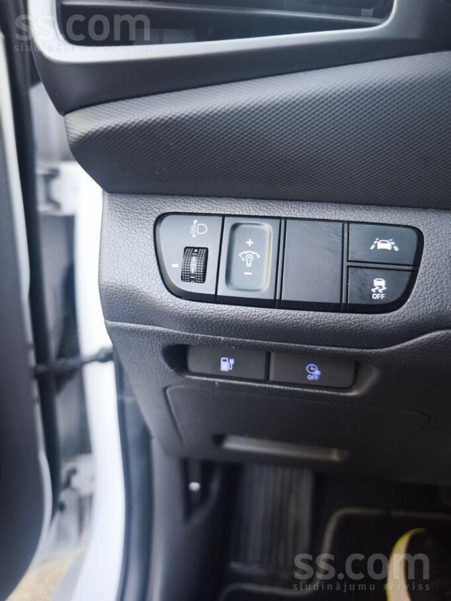Balts Hyundai Ioniq 2021 Ogre, ar dzinēja tilpumu 1.60 L un nobraukumu 139 tūkst. km par 16850 €, foto 16 vietnē AUTOMOTO.COM.LV