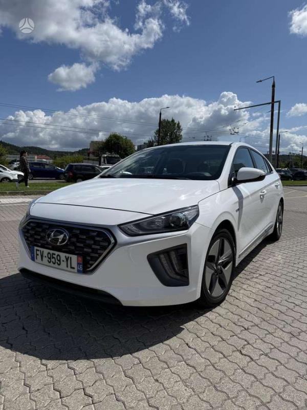 White Hyundai Ioniq 2021 in Vilnius, with an engine capacity of 1.60 L and mileage of 296 thousand km for 10900 €, photo 1 on AUTOMOTO.COM.LV