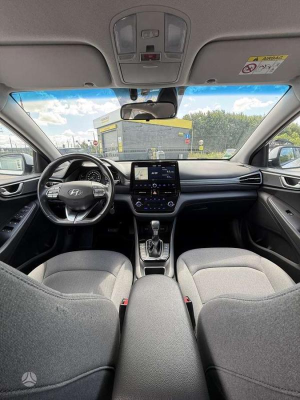 White Hyundai Ioniq 2021 in Vilnius, with an engine capacity of 1.60 L and mileage of 296 thousand km for 10900 €, photo 9 on AUTOMOTO.COM.LV