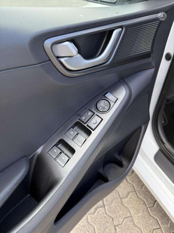 White Hyundai Ioniq 2021 in Vilnius, with an engine capacity of 1.60 L and mileage of 296 thousand km for 10900 €, photo 10 on AUTOMOTO.COM.LV