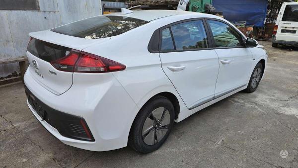White Hyundai Ioniq 2021 in Kaunas, with an engine capacity of 1.58 L and mileage of 126 thousand km for 5250 €, photo 6 on AUTOMOTO.COM.LV