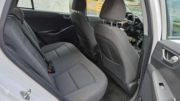 White Hyundai Ioniq 2021 in Kaunas, with an engine capacity of 1.58 L and mileage of 126 thousand km for 5250 €, photo 8 on AUTOMOTO.COM.LV