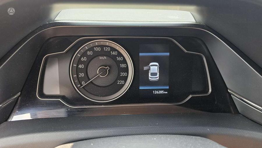 White Hyundai Ioniq 2021 in Kaunas, with an engine capacity of 1.58 L and mileage of 126 thousand km for 5250 €, photo 12 on AUTOMOTO.COM.LV