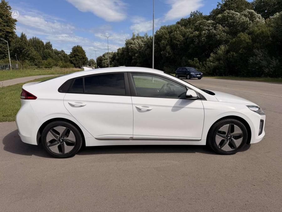 Белый Хендай Ioniq 2021 в Таураге, объемом двигателя 1.58 л и пробегом 332 тыс. км за 10000 €, фото 9 на AUTOMOTO.COM.LV