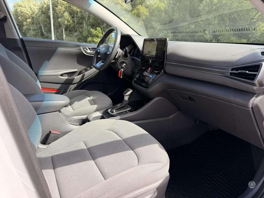 Белый Хендай Ioniq 2021 в Таураге, объемом двигателя 1.58 л и пробегом 332 тыс. км за 10000 €, фото 10 на AUTOMOTO.COM.LV