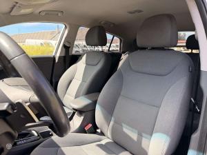Белый Хендай Ioniq 2021 в Таураге, объемом двигателя 1.58 л и пробегом 332 тыс. км за 10000 €, фото 12 на AUTOMOTO.COM.LV