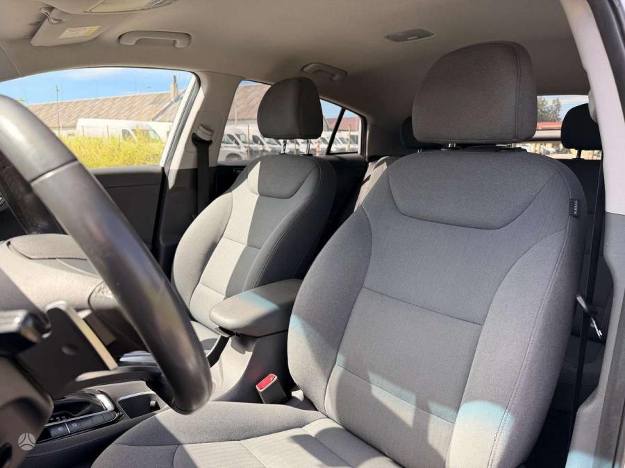 Белый Хендай Ioniq 2021 в Таураге, объемом двигателя 1.58 л и пробегом 332 тыс. км за 10000 €, фото 12 на AUTOMOTO.COM.LV