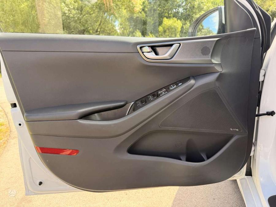 Белый Хендай Ioniq 2021 в Таураге, объемом двигателя 1.58 л и пробегом 332 тыс. км за 10000 €, фото 24 на AUTOMOTO.COM.LV