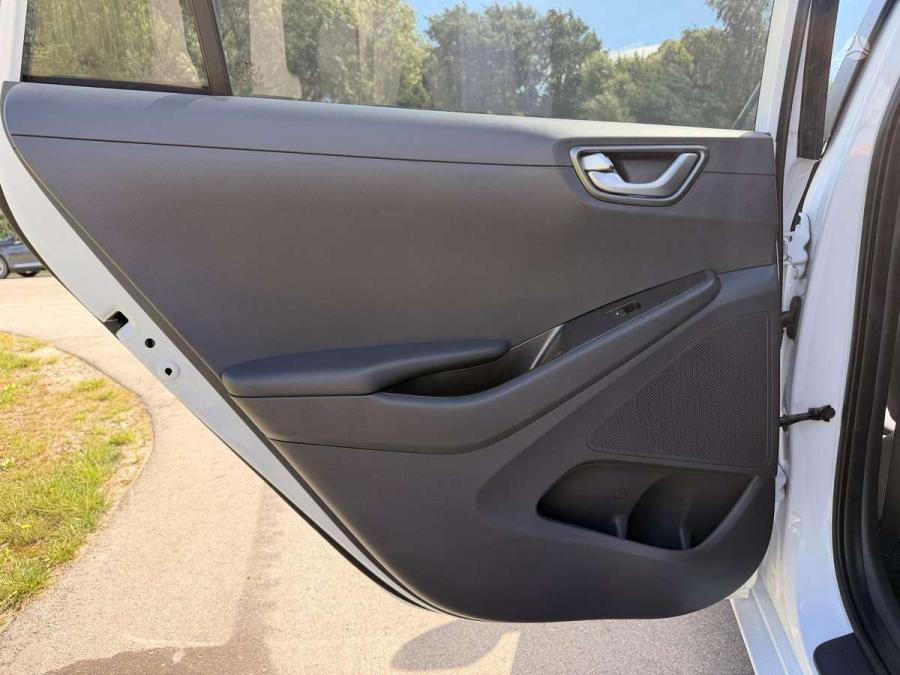 Белый Хендай Ioniq 2021 в Таураге, объемом двигателя 1.58 л и пробегом 332 тыс. км за 10000 €, фото 25 на AUTOMOTO.COM.LV