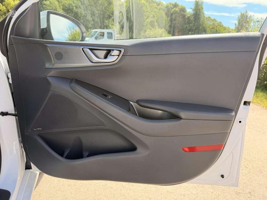 Белый Хендай Ioniq 2021 в Таураге, объемом двигателя 1.58 л и пробегом 332 тыс. км за 10000 €, фото 26 на AUTOMOTO.COM.LV