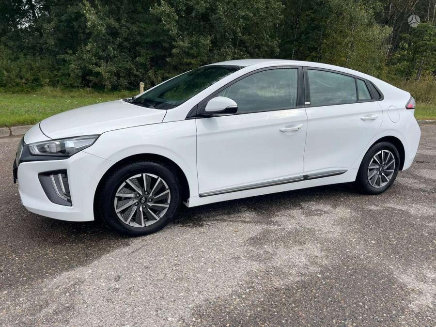 Белый Хендай Ioniq 2021 в Каунас, объемом двигателя 0.00 л и пробегом 77 тыс. км за 14650 €, фото 4 на AUTOMOTO.COM.LV