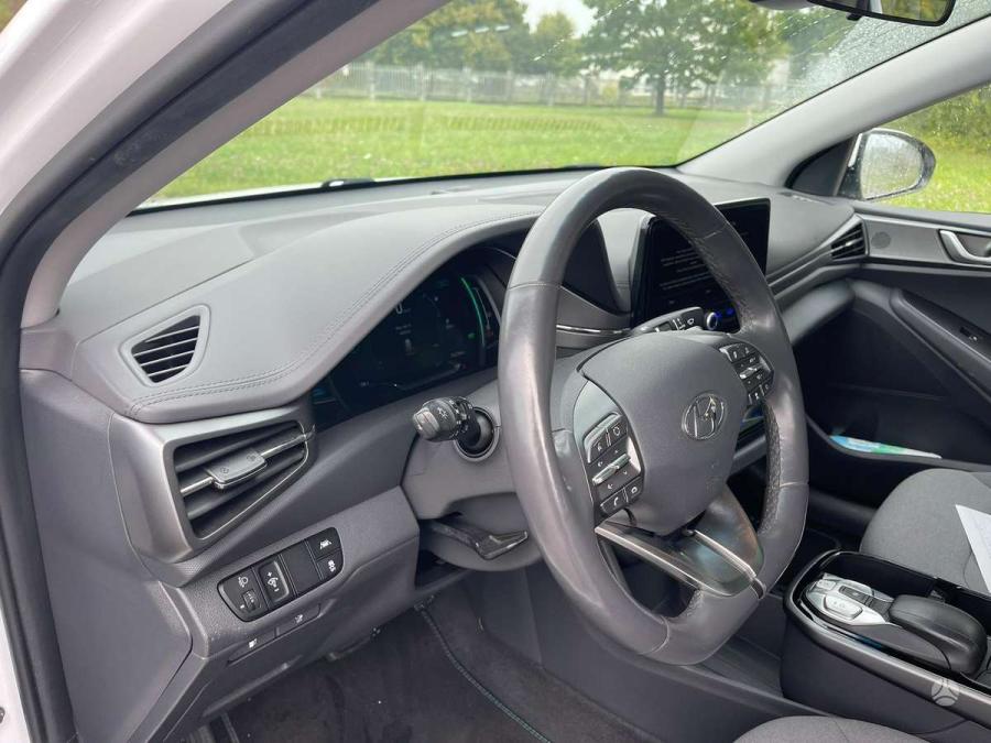 Белый Хендай Ioniq 2021 в Каунас, объемом двигателя 0.00 л и пробегом 77 тыс. км за 14650 €, фото 19 на AUTOMOTO.COM.LV