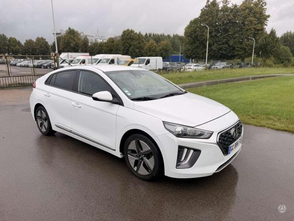 Hyundai Ioniq 2021 Tauragė vietnē Balts Hyundai Ioniq 2021 Tauragė, ar dzinēja tilpumu 1.58 L un nobraukumu 332 tūkst. km par 9900 €, foto 3 vietnē AUTOMOTO.COM.LV