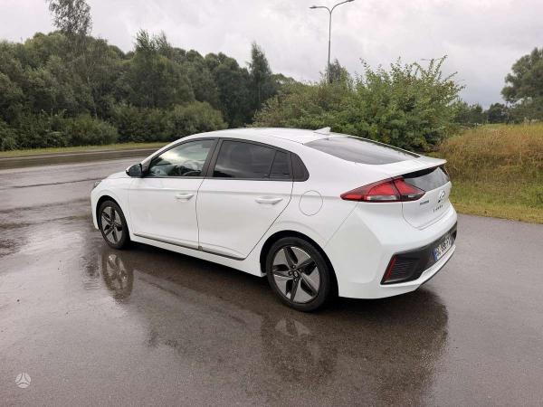 Hyundai Ioniq 2021 Tauragė vietnē Balts Hyundai Ioniq 2021 Tauragė, ar dzinēja tilpumu 1.58 L un nobraukumu 332 tūkst. km par 9900 €, foto 5 vietnē AUTOMOTO.COM.LV