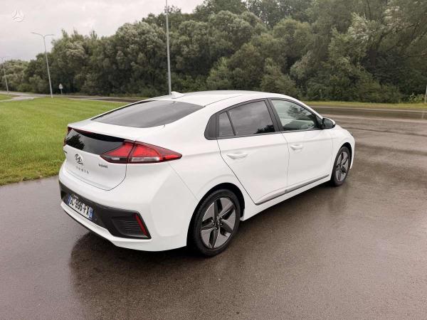Hyundai Ioniq 2021 Tauragė vietnē Balts Hyundai Ioniq 2021 Tauragė, ar dzinēja tilpumu 1.58 L un nobraukumu 332 tūkst. km par 9900 €, foto 6 vietnē AUTOMOTO.COM.LV