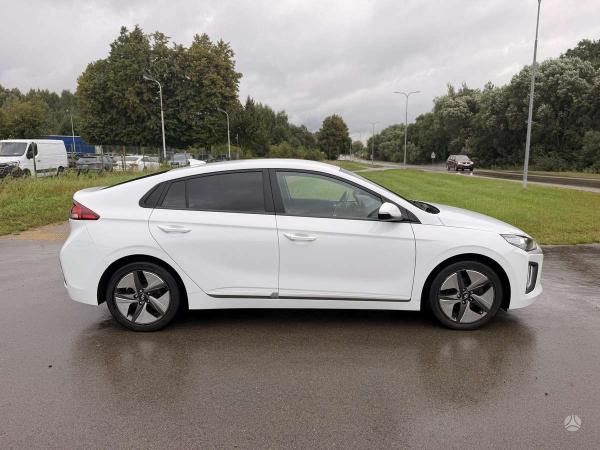 Hyundai Ioniq 2021 Tauragė vietnē Balts Hyundai Ioniq 2021 Tauragė, ar dzinēja tilpumu 1.58 L un nobraukumu 332 tūkst. km par 9900 €, foto 9 vietnē AUTOMOTO.COM.LV