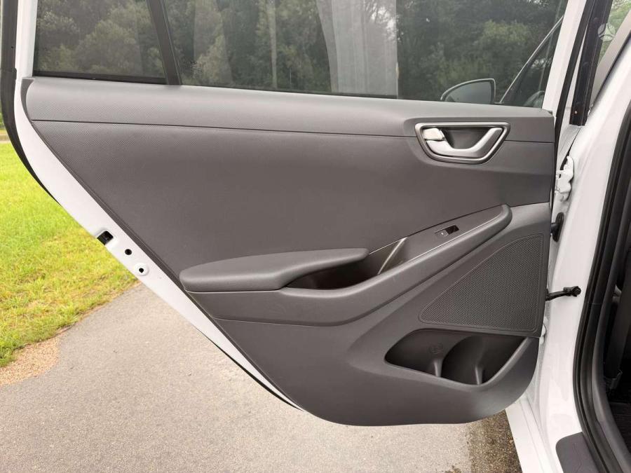 Balts Hyundai Ioniq 2021 Tauragė, ar dzinēja tilpumu 1.58 L un nobraukumu 332 tūkst. km par 9900 €, foto 23 vietnē AUTOMOTO.COM.LV