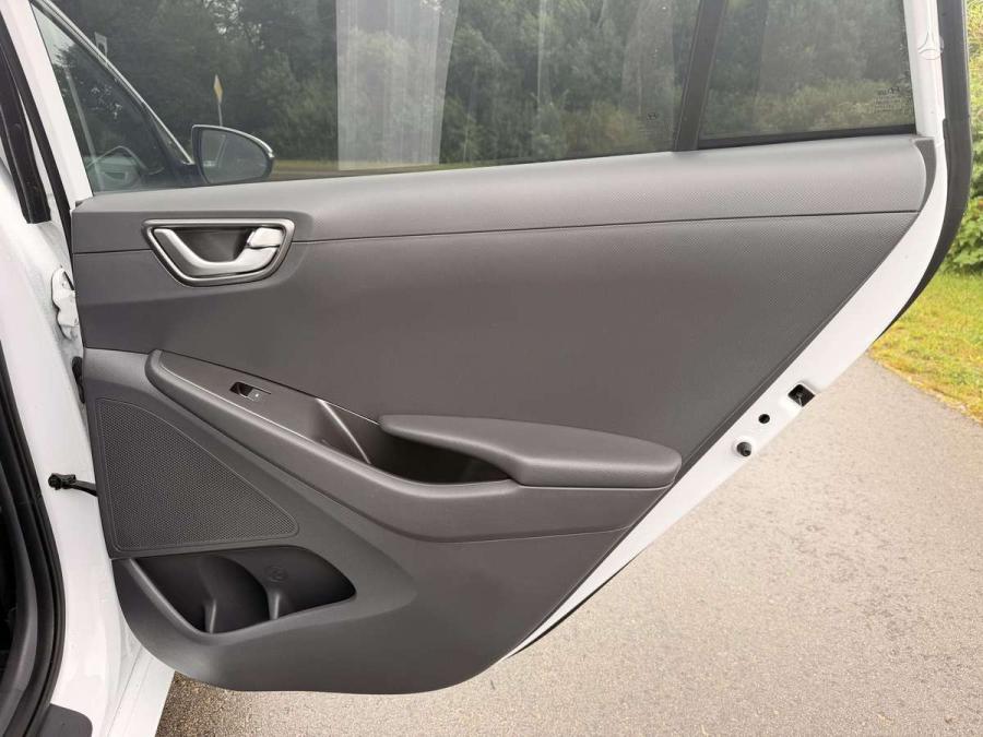 Balts Hyundai Ioniq 2021 Tauragė, ar dzinēja tilpumu 1.58 L un nobraukumu 332 tūkst. km par 9900 €, foto 25 vietnē AUTOMOTO.COM.LV