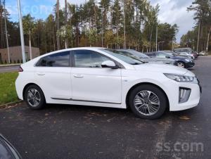 Белый Хендай Ioniq 2021 в Рига, объемом двигателя 1.60 л и пробегом 149 тыс. км за 16335 €, фото 1 на AUTOMOTO.COM.LV