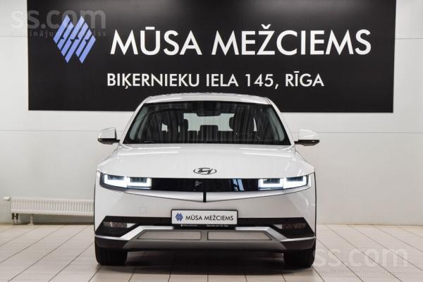 White Hyundai Ioniq 2022 in Riga, with an engine capacity of 0.00 L and mileage of 123 thousand km for 26490 €, photo 3 on AUTOMOTO.COM.LV