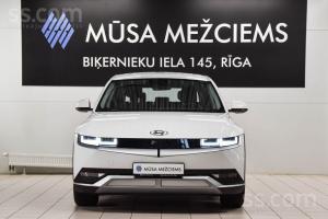 White Hyundai Ioniq 2022 in Riga, with an engine capacity of 0.00 L and mileage of 123 thousand km for 25990 €, photo 3 on AUTOMOTO.COM.LV