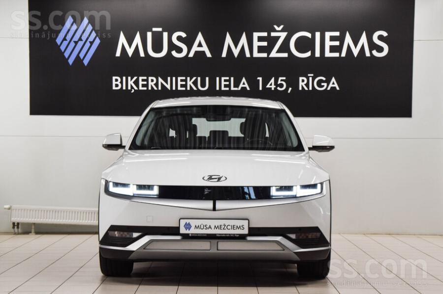 White Hyundai Ioniq 2022 in Riga, with an engine capacity of 0.00 L and mileage of 123 thousand km for 25990 €, photo 3 on AUTOMOTO.COM.LV