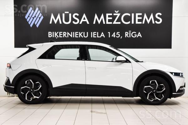 White Hyundai Ioniq 2022 in Riga, with an engine capacity of 0.00 L and mileage of 123 thousand km for 26490 €, photo 5 on AUTOMOTO.COM.LV