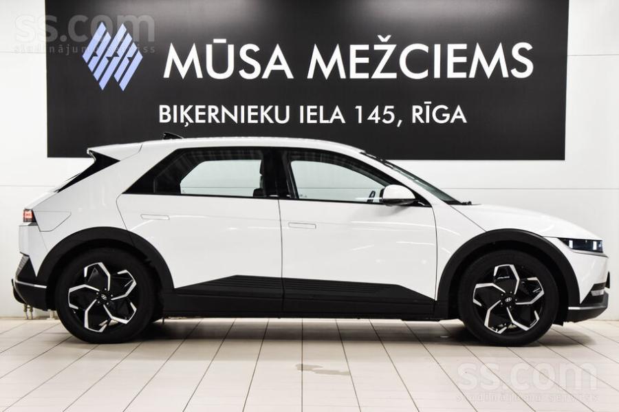 White Hyundai Ioniq 2022 in Riga, with an engine capacity of 0.00 L and mileage of 123 thousand km for 25990 €, photo 5 on AUTOMOTO.COM.LV