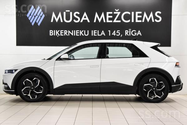 White Hyundai Ioniq 2022 in Riga, with an engine capacity of 0.00 L and mileage of 123 thousand km for 26490 €, photo 6 on AUTOMOTO.COM.LV
