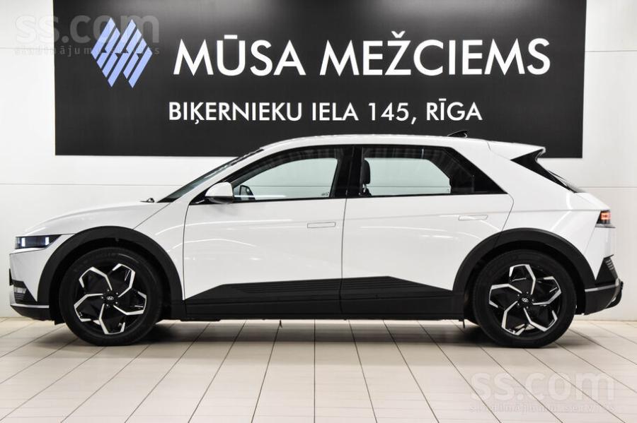 White Hyundai Ioniq 2022 in Riga, with an engine capacity of 0.00 L and mileage of 123 thousand km for 25990 €, photo 6 on AUTOMOTO.COM.LV