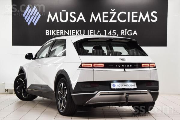 White Hyundai Ioniq 2022 in Riga, with an engine capacity of 0.00 L and mileage of 123 thousand km for 26490 €, photo 7 on AUTOMOTO.COM.LV