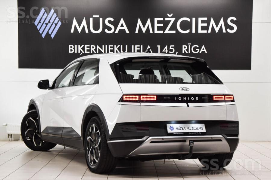 White Hyundai Ioniq 2022 in Riga, with an engine capacity of 0.00 L and mileage of 123 thousand km for 25990 €, photo 7 on AUTOMOTO.COM.LV