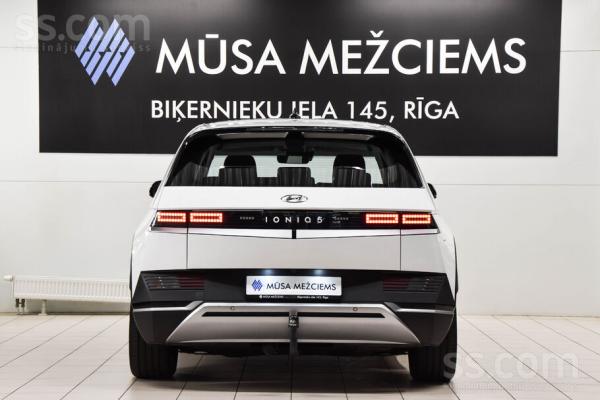 White Hyundai Ioniq 2022 in Riga, with an engine capacity of 0.00 L and mileage of 123 thousand km for 26490 €, photo 8 on AUTOMOTO.COM.LV