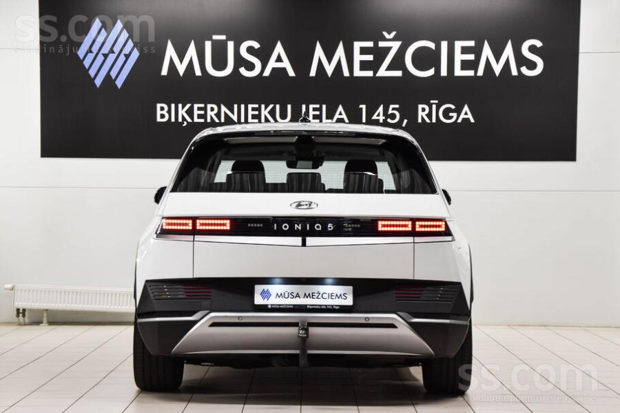 White Hyundai Ioniq 2022 in Riga, with an engine capacity of 0.00 L and mileage of 123 thousand km for 25990 €, photo 8 on AUTOMOTO.COM.LV