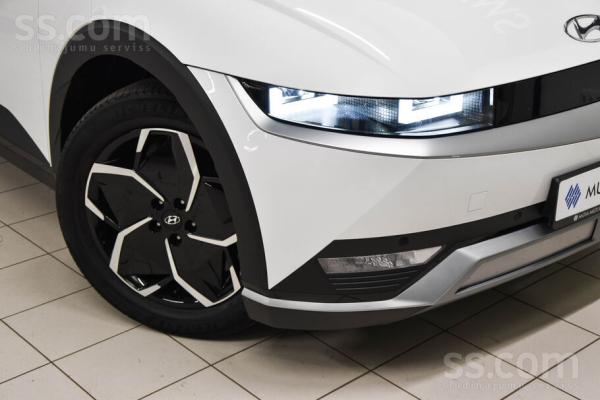 White Hyundai Ioniq 2022 in Riga, with an engine capacity of 0.00 L and mileage of 123 thousand km for 26490 €, photo 10 on AUTOMOTO.COM.LV