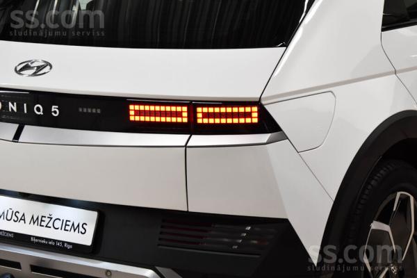White Hyundai Ioniq 2022 in Riga, with an engine capacity of 0.00 L and mileage of 123 thousand km for 26490 €, photo 11 on AUTOMOTO.COM.LV