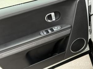 Balts Hyundai Ioniq 2023 Jūrmala, ar dzinēja tilpumu 1.60 L un nobraukumu 0 tūkst. km par 29950 €, foto 29 vietnē AUTOMOTO.COM.LV